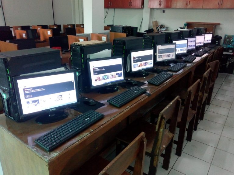 Lab. Komputer - YAYASAN ALHIKMAH BINTARA